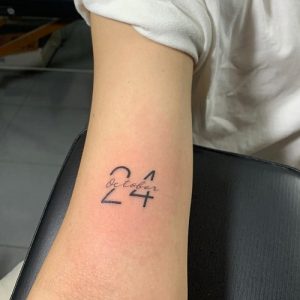 30 Minimalist Tattoo Ideas for First-Timers - TattoosOfAsia