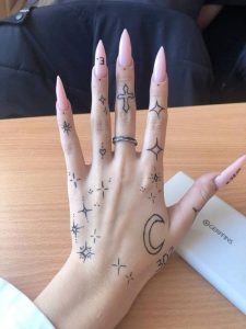 26 Aesthetic Hand Tattoos That Look Effortlessly Cool - TattoosOfAsia