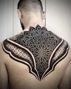 19 Stunning Geometric Back Tattoos for a Bold Statement - TattoosOfAsia