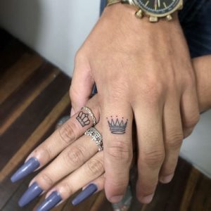 16 Boldly Beautiful Queen Tattoo Ideas for Women - TattoosOfAsia