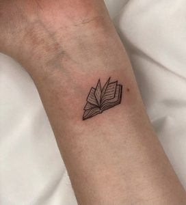 19 Small Aesthetic Tattoos for a Soft Yet Striking Look - TattoosOfAsia